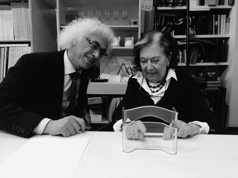 Ghost, the curved glass chair designed by Cini Boeri – FIAM Italia