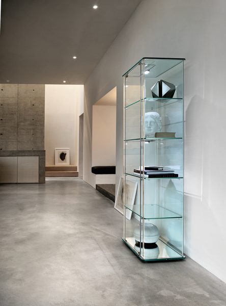 Milo Day, the curved glass showcase – FIAM Italia