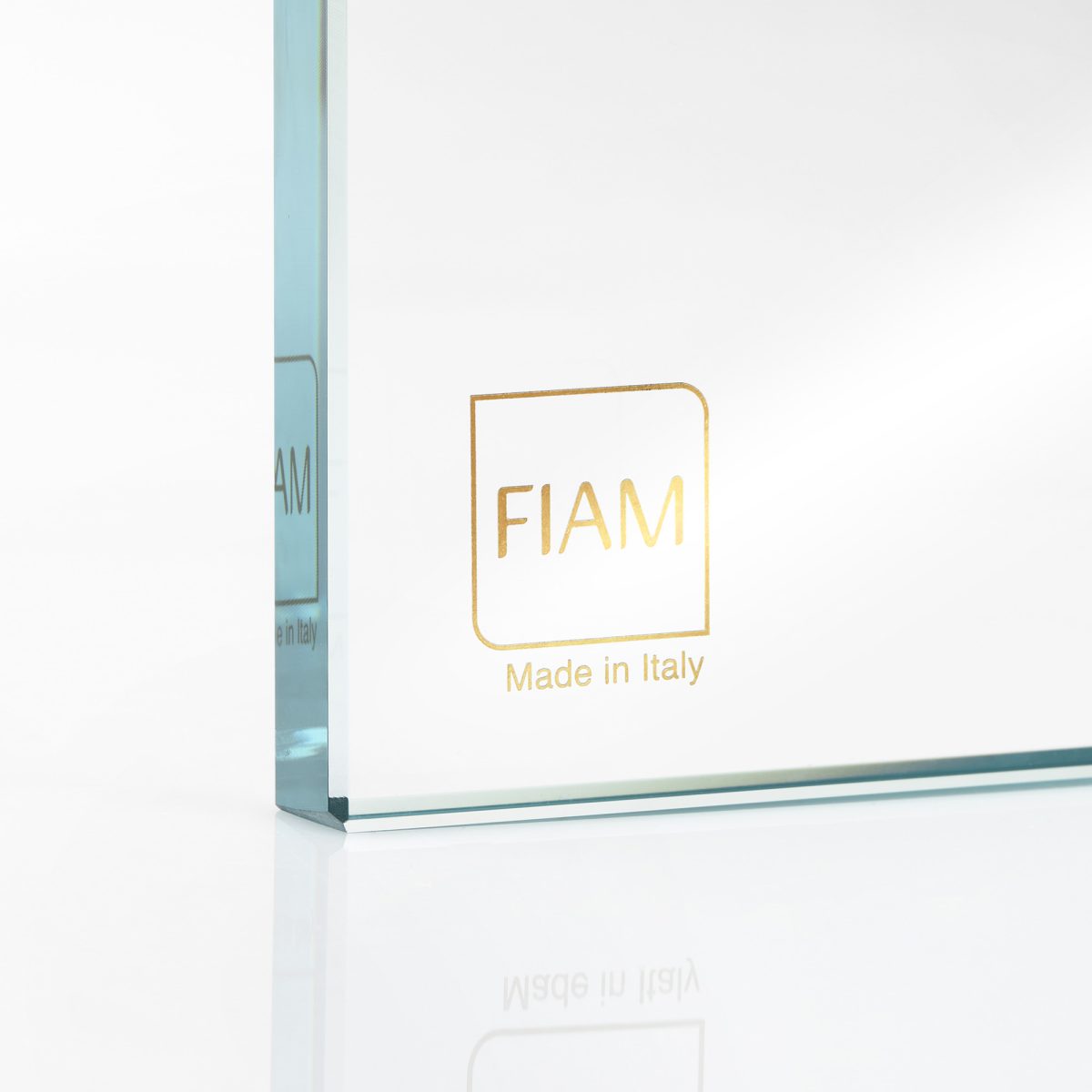 Ragno, il tavolo in vetro curvato firmato Vittorio Livi – FIAM Italia