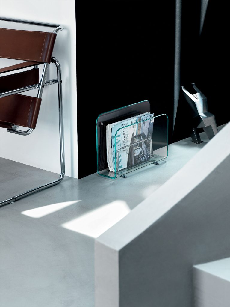 Vogue, the curved glass magazine rack – FIAM Italia