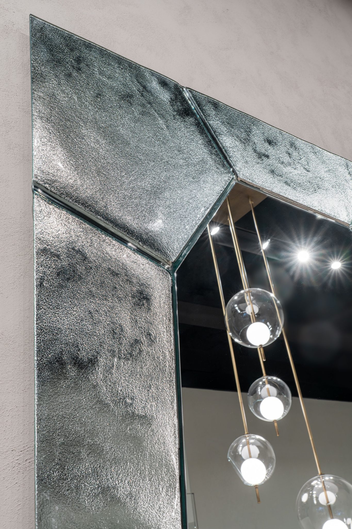 SILICA Mirror: a functional work of art - Fiam Italia