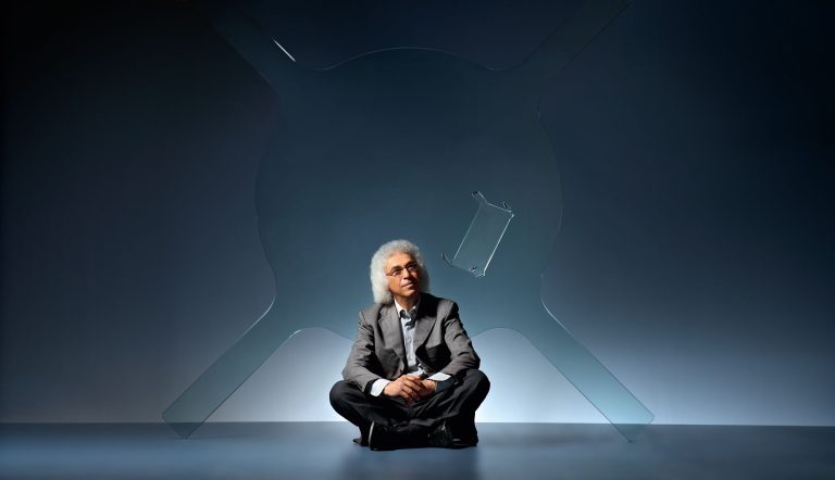 Ragno, the curved glass table, designed by Vittorio Livi – FIAM Italia